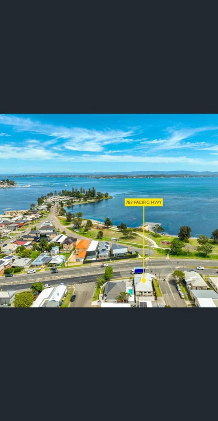 Lake Macquarie Holidays - Caves Beach