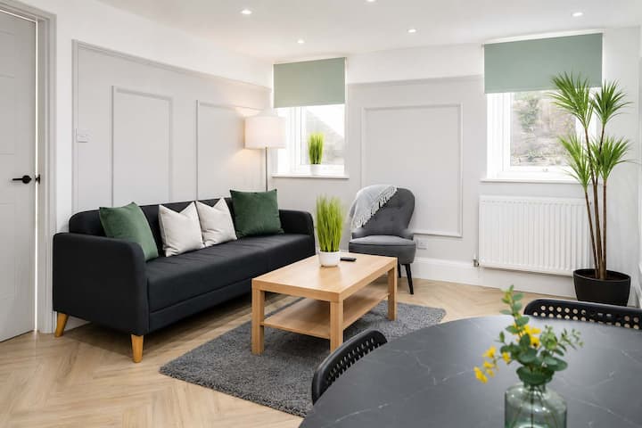 Central Galashiels Stay - 5-bed - Wi-fi - Near Tow - Galashiels
