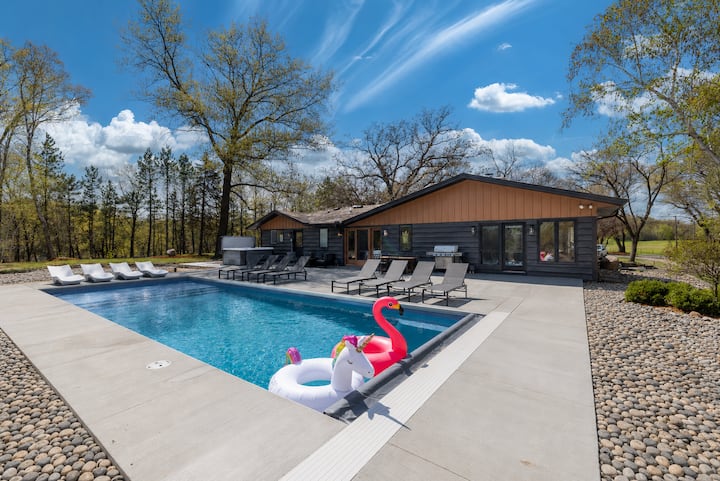 Peninsula Lake Villa-pool, Hottub, Sauna, 15 Tomoa - Farmington, MN