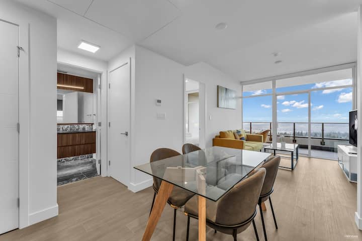 Metrotown Central Brand New 1b1b Condo - Burnaby