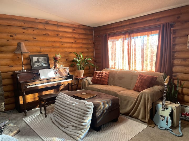 The Heartwood Cabin ~ Cozy Mountain Adventure - Larkspur, CO