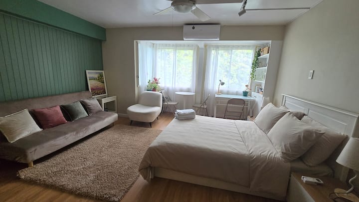 Aim Condo@fairview W/ Workspace, Netflix, Bathtub - Quezon City