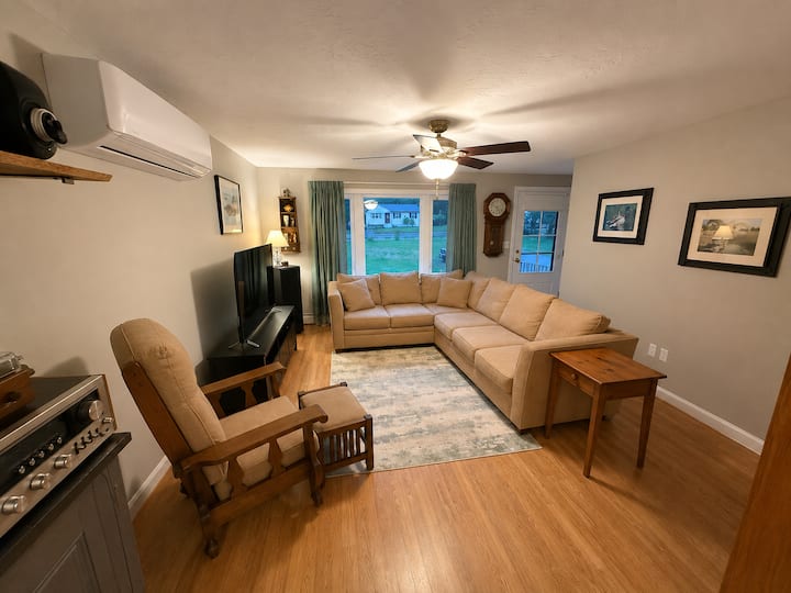 Cozy & Clean Home Near World Cup Boston Stadium! - Milford, MA