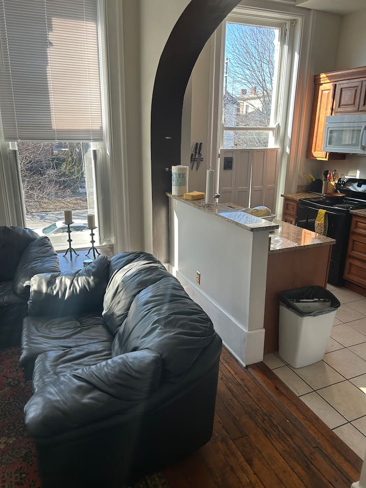 Large Historic Apartment At Rhodes Manor. - Louisville, KY
