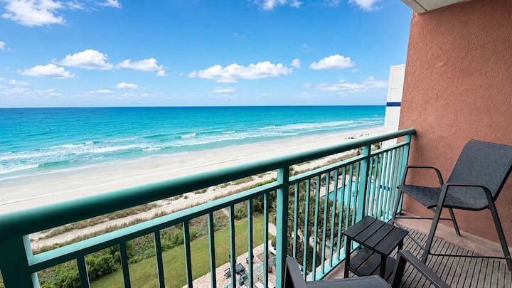 Sunny Oceanfront Studio + Pool - Myrtle Beach, SC
