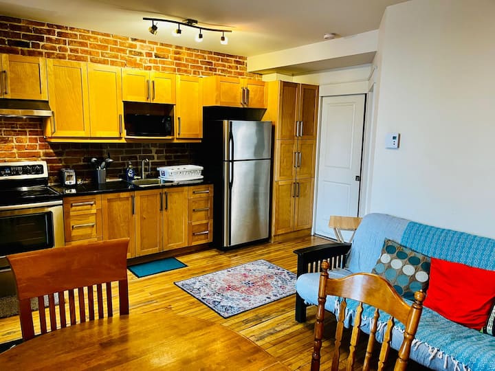 Cozy 1br Apartment In Central Sherbrooke - Sherbrooke