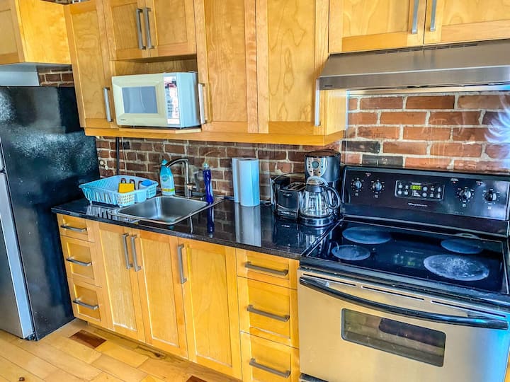 Cozy 1br Apartment In Central Sherbrooke - Sherbrooke