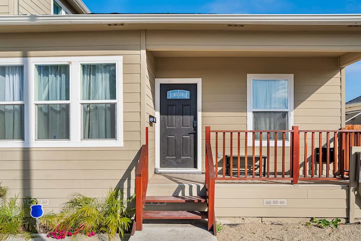 Spacious 8-br Home In Hayward With A/c &Parking - Castro Valley, CA