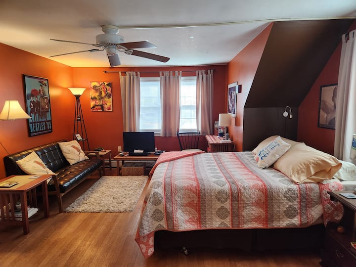 Beautiful, Spacious Studio, 1 Mile To Beaches - Kennebunkport, ME