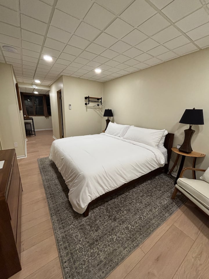 Keuka Cove Inn - Room #10 (King) - Penn Yan, NY