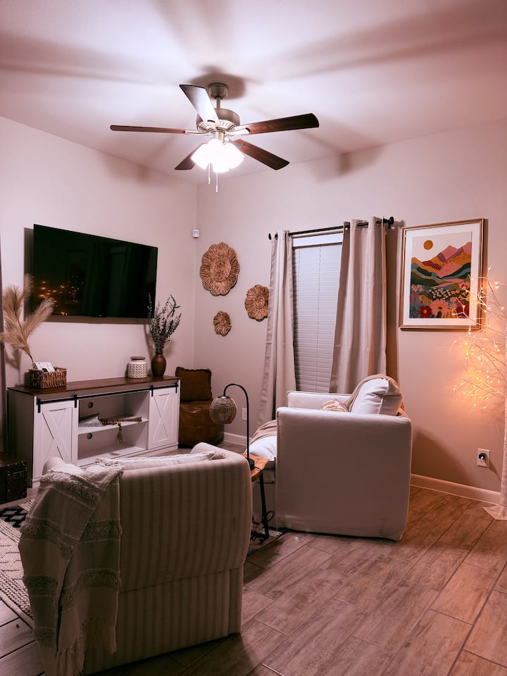 Cozy 1 Bedroom Apartment Farmhouse Style - Edinburg, TX