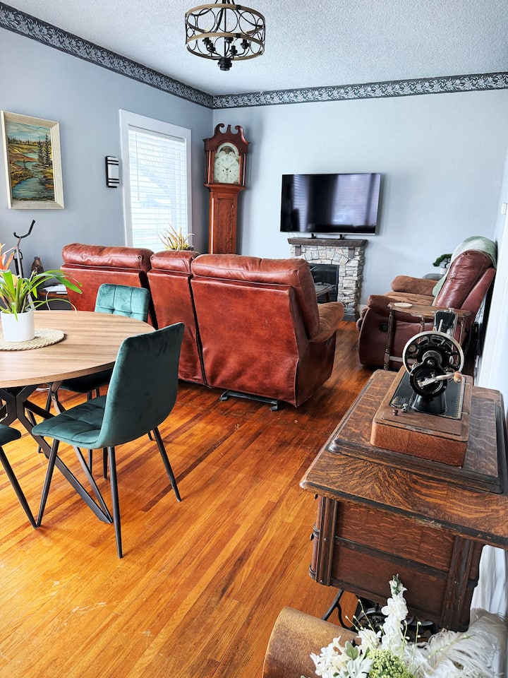 Private 2 Bdr House On Quiet Street - Medicine Hat