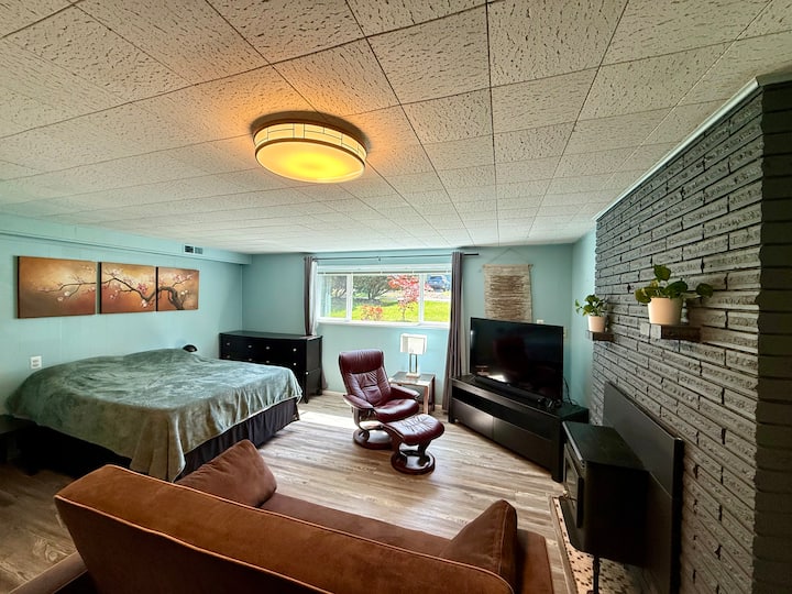 Private Suite: Full Kitchen &10 M To Seattle Rail - Lynnwood, WA