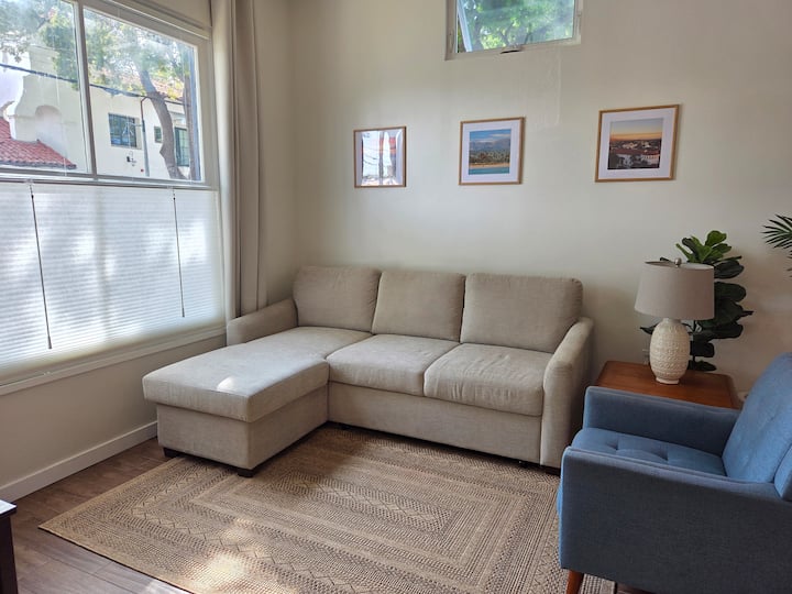 Peaceful Downtown Retreat | Walk Everywhere - Santa Barbara, CA