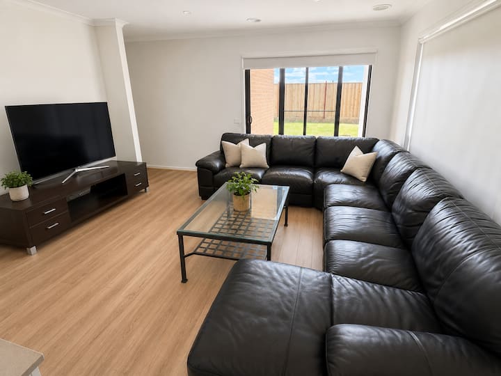 Shelterbelt Executive Home - Sleeps 10 - Melton