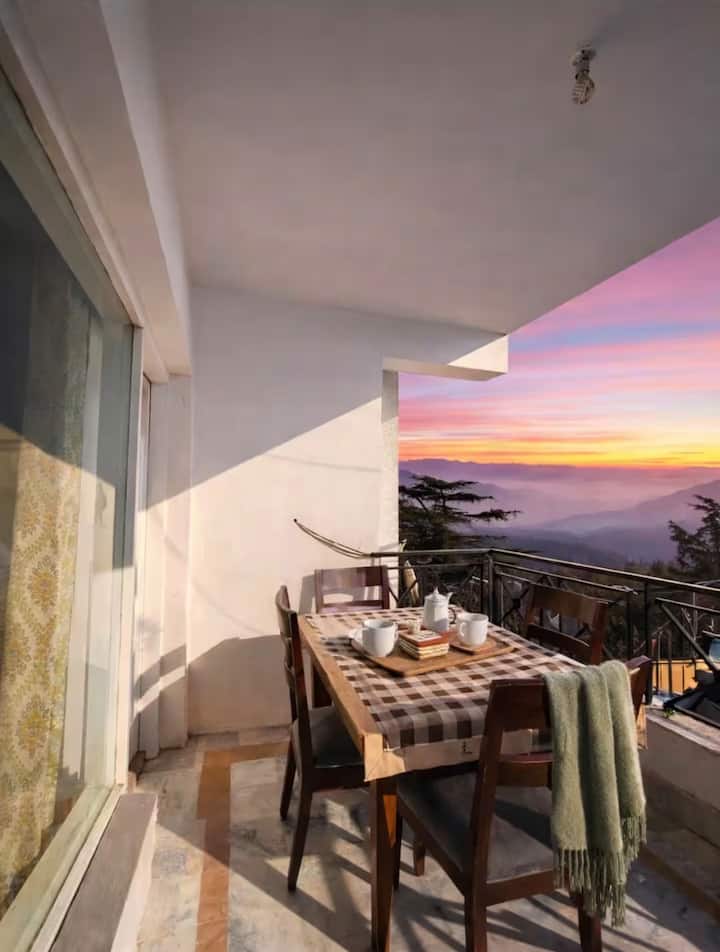 Valleyview 2bhk On Mall Road | Balcony+freeparking - Mussoorie