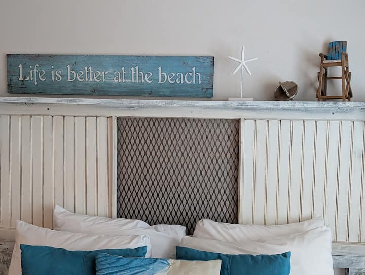 Happy Place Retreat · Top Floor | Steps To Lake - Chelan, WA