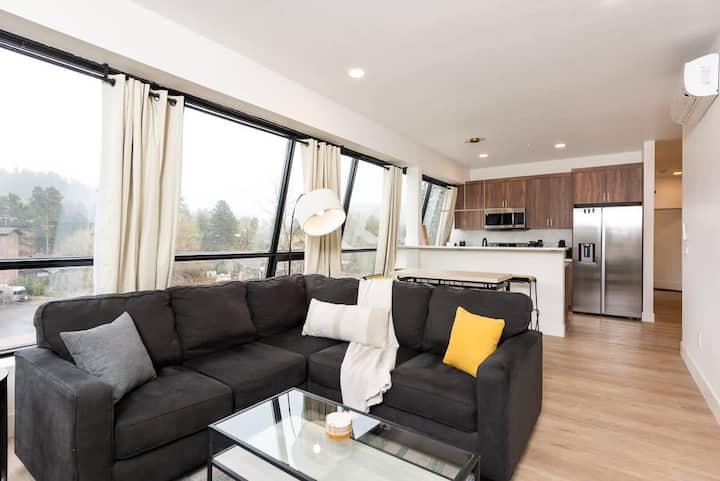 Modern Condo With Town And Mountain Views! - Evergreen, CO