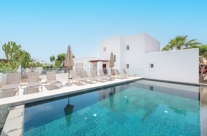 Villa In Playa D'en Bossa - Islas de Ibiza