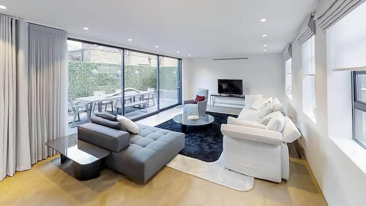 Lovely 4 Bdr Apartment + Parking - Edinburgh, UK