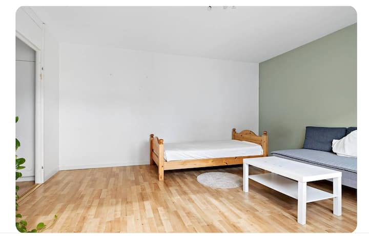 Charming Sunlit Apartment Near Excellent Transport - Trollhättan