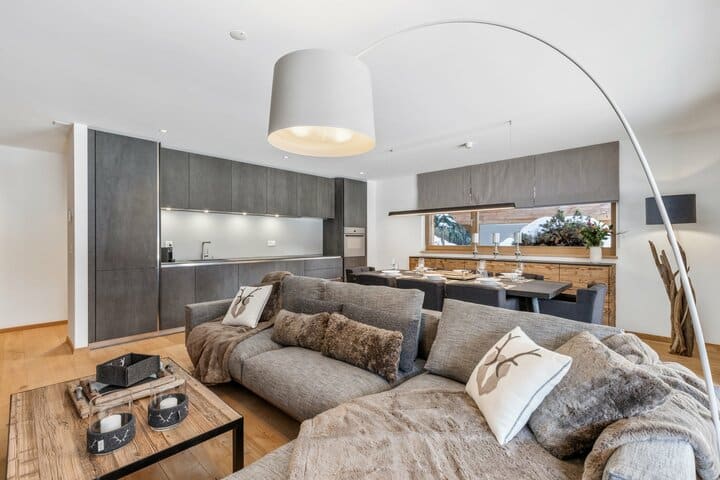 Lovely 4 Bdr Apartment + Pool - Ischgl