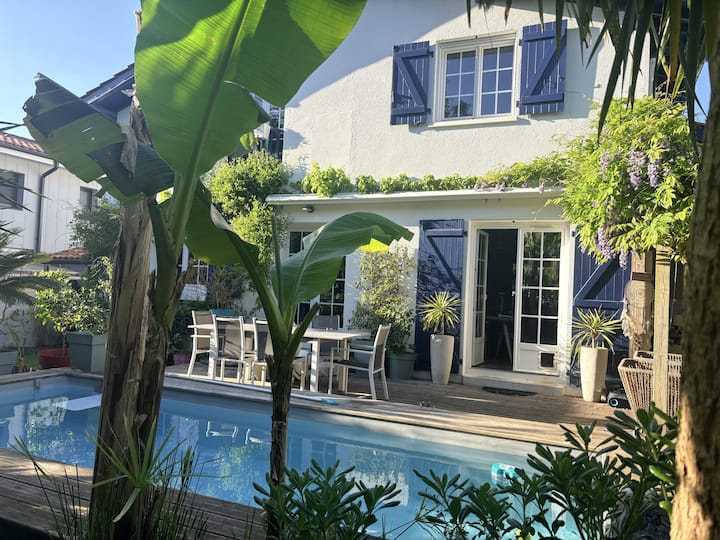 Maison Familiale Avec Piscine Et Jardin Luxuriant - Biarritz