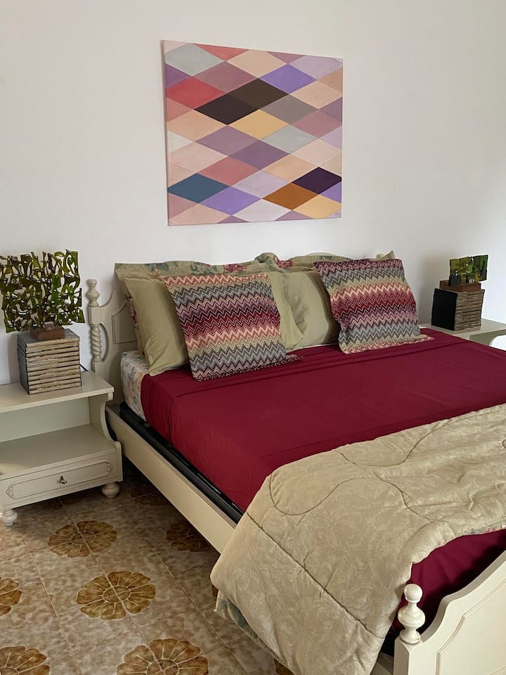 B&b Flavia 21. Camera Familiare Geometria. - Pineto