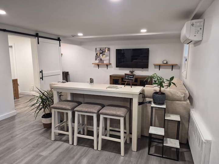 Cozy Modern Escape W/ Private Entrance - Northport, NY