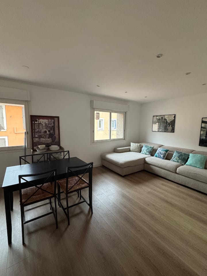Appartement De 55 M² Situé En Plein Centre-ville - Sainte-Maxime