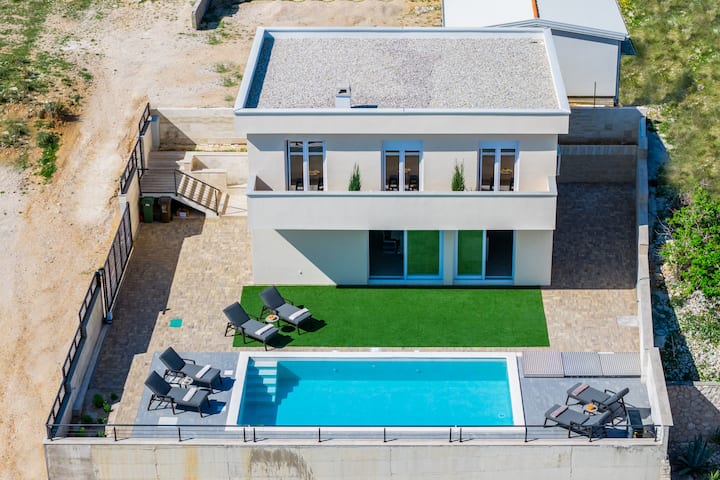 Villa Luxstoria Pag – Private Pool, Beach & View - Pag