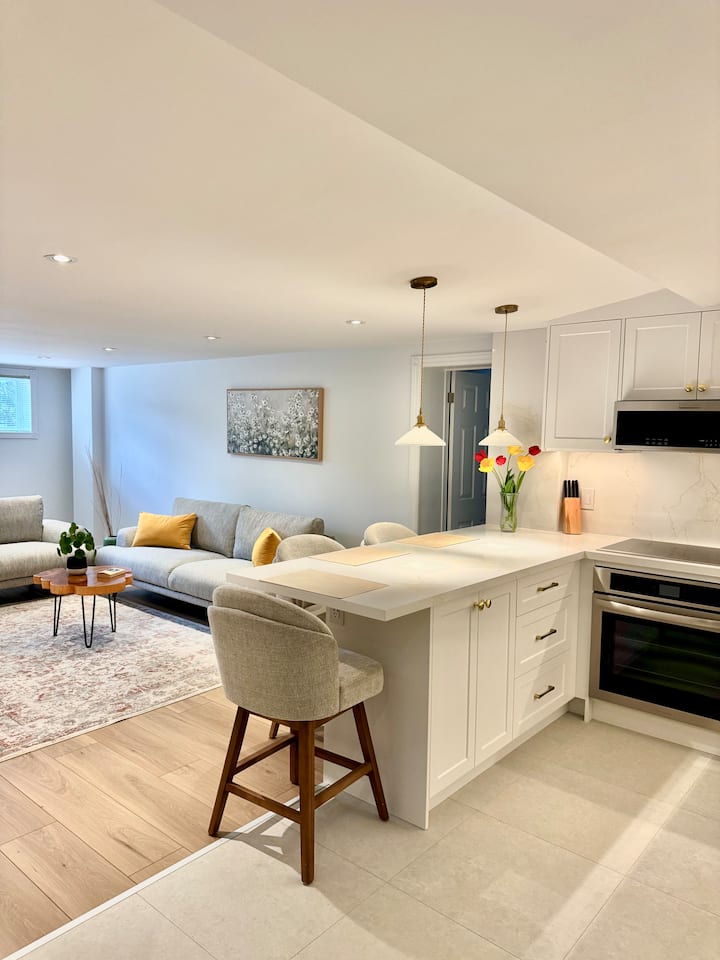 Elegant-modern Renovated Suite In North York - Vaughan
