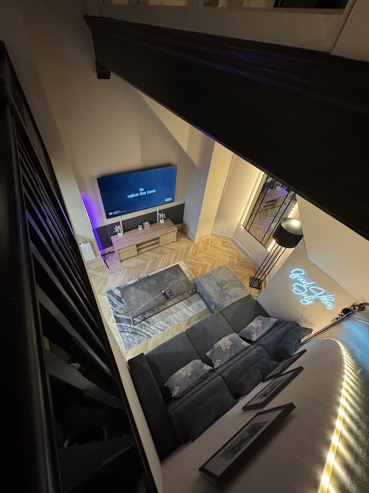 Stylish Unique Central Leeds Stay | Sleeps 4 - Leeds