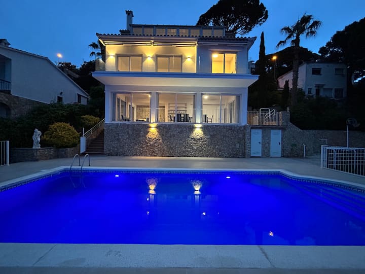Villa La Gavina, Sea View, Pool, Beaches - Blanes