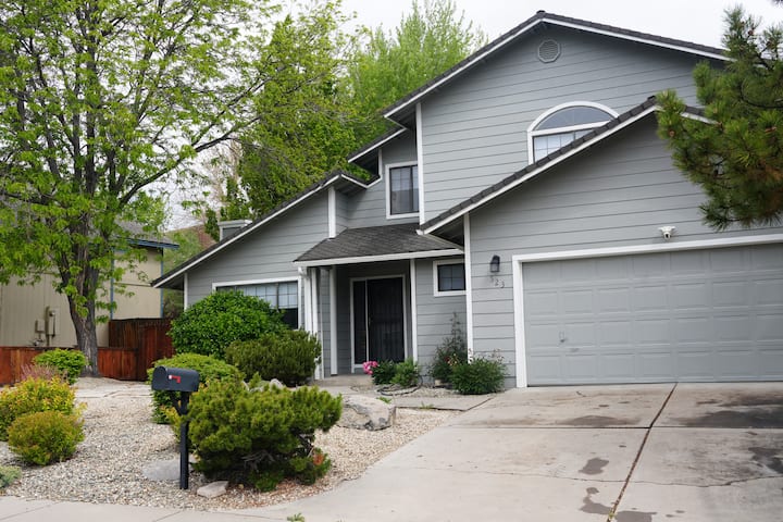 Modern Reno Home Near The University & Downtown - Reno, NV
