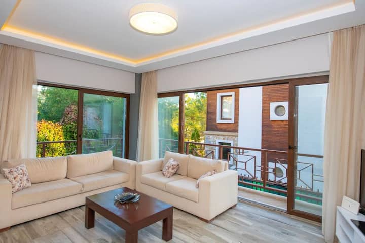 Göcek'te Deniz Manzaralı 4+1 Villa Dilara - Göcek
