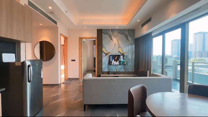 Bridgerton Tranquill - Luxury 2 Bhk With Balcony - Gurugram