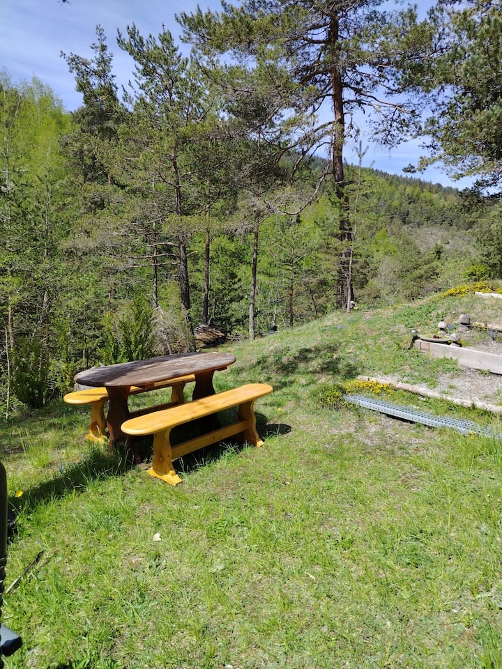 Bas De Chalet Avec Magnifique Jardin - Seyne