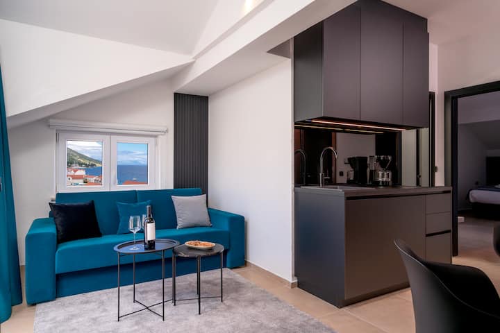 One-bedroom Apartment With Balcony & Shared Pool - Bol