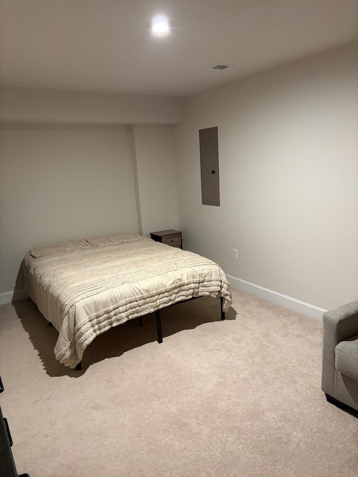 Large Single Room - Manassas, VA