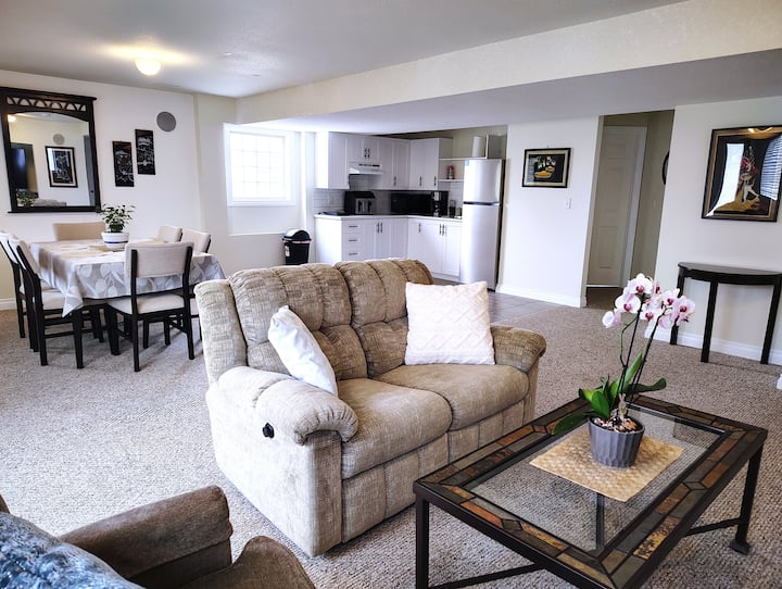 Bright And Spacious Apartment Close To Amenities - Red Deer
