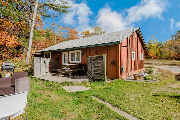 Pine Lake 3-bedroom Cottage #12 - The Gallery - Gravenhurst