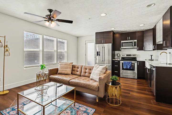 Group Stay | 10+ Apartments For Up To 20+ Guests - Council Bluffs, IA