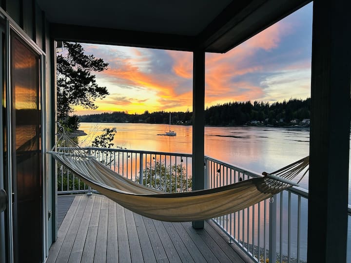 Waterfront Retreat - Peaceful - Firepit - Kayaks - Shelton, WA