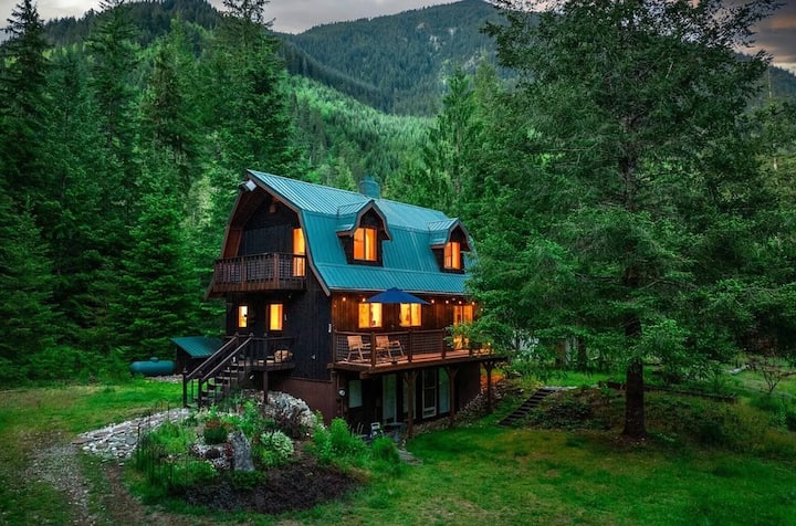 The Evergreen Cascades Lookout - North Cascades National Park