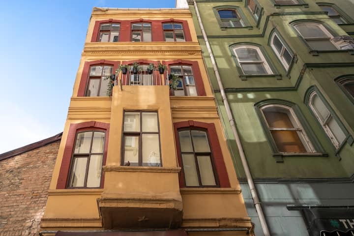 Designer 2br W/ Balcony · 50m To Galata Tower · Ac - Karaköy