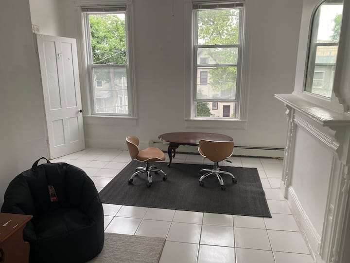 Cozy Apartment Near Journal Square Train - Jersey City, NJ