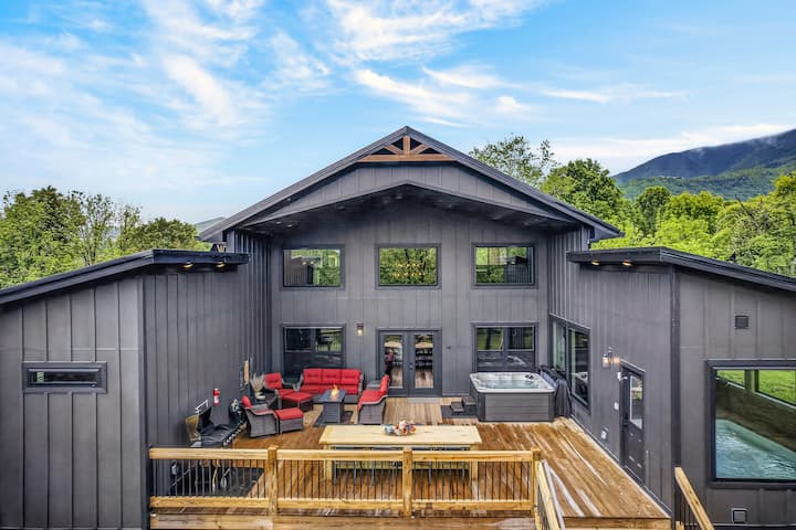 3 Acres-indoorpool-pickleball/bballcourt-pooltable - Townsend, TN