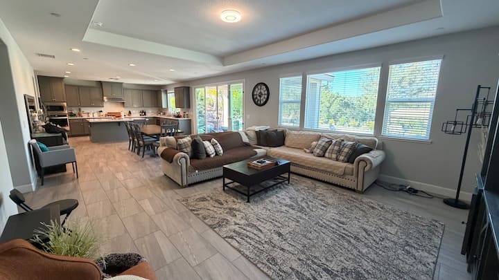 Beautiful Gem W/ Heated Pool/jacuzzi & Waterfall - Copperopolis, CA