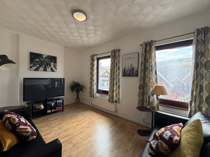 The Old Butchers Flat | Valleys Base | Sleeps 4 - South Wales